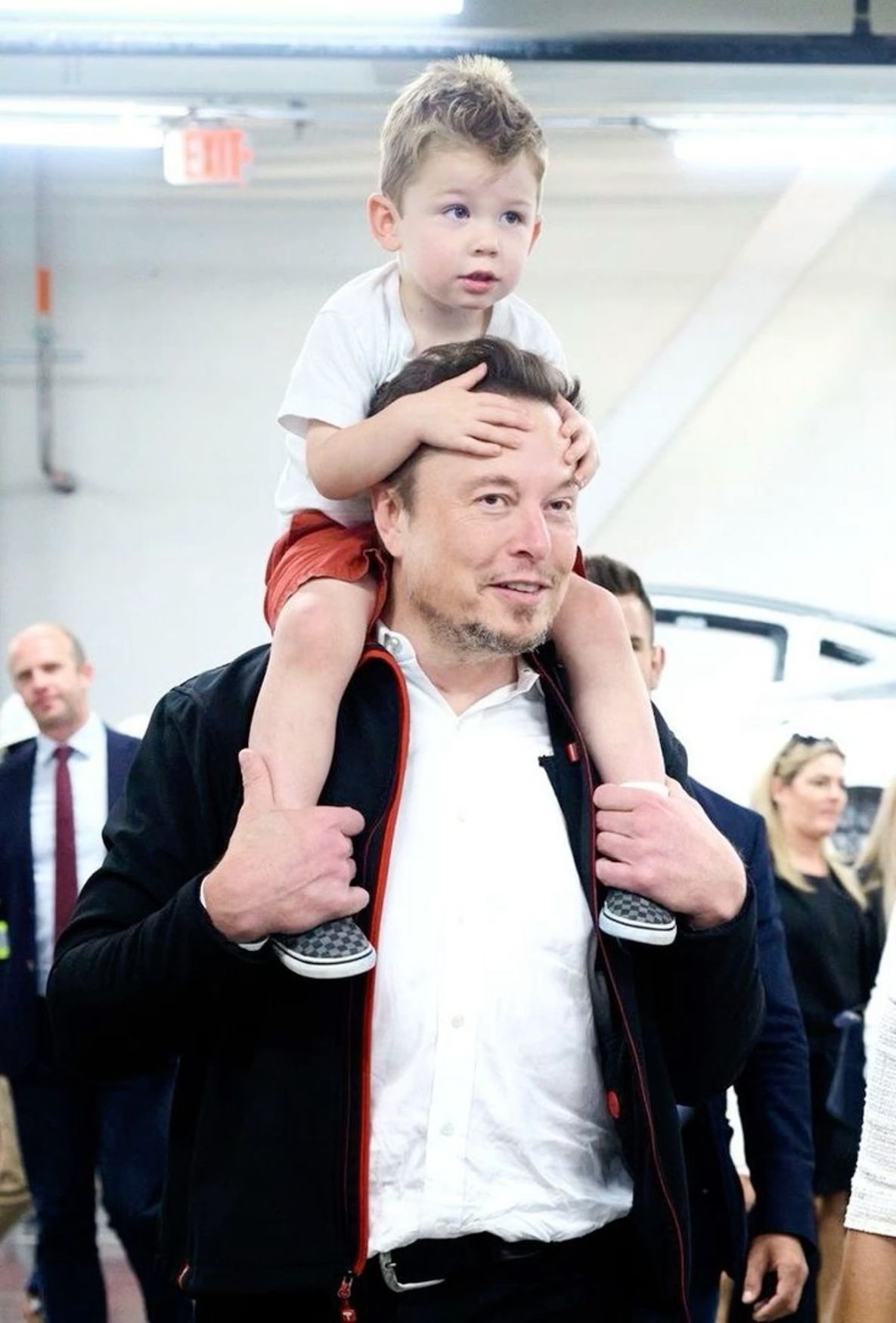 Elon Musk’s son, X Æ A-Xii, made a rare public appearance with his father in the Oval Office in ...